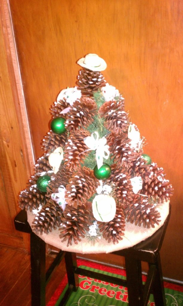 37 Amazing Pine Cone Christmas Tree Decorations Ideas – Decoration Love 37 Amazing Pine Cone Christmas Tree Decorations Ideas – Decoration Love
